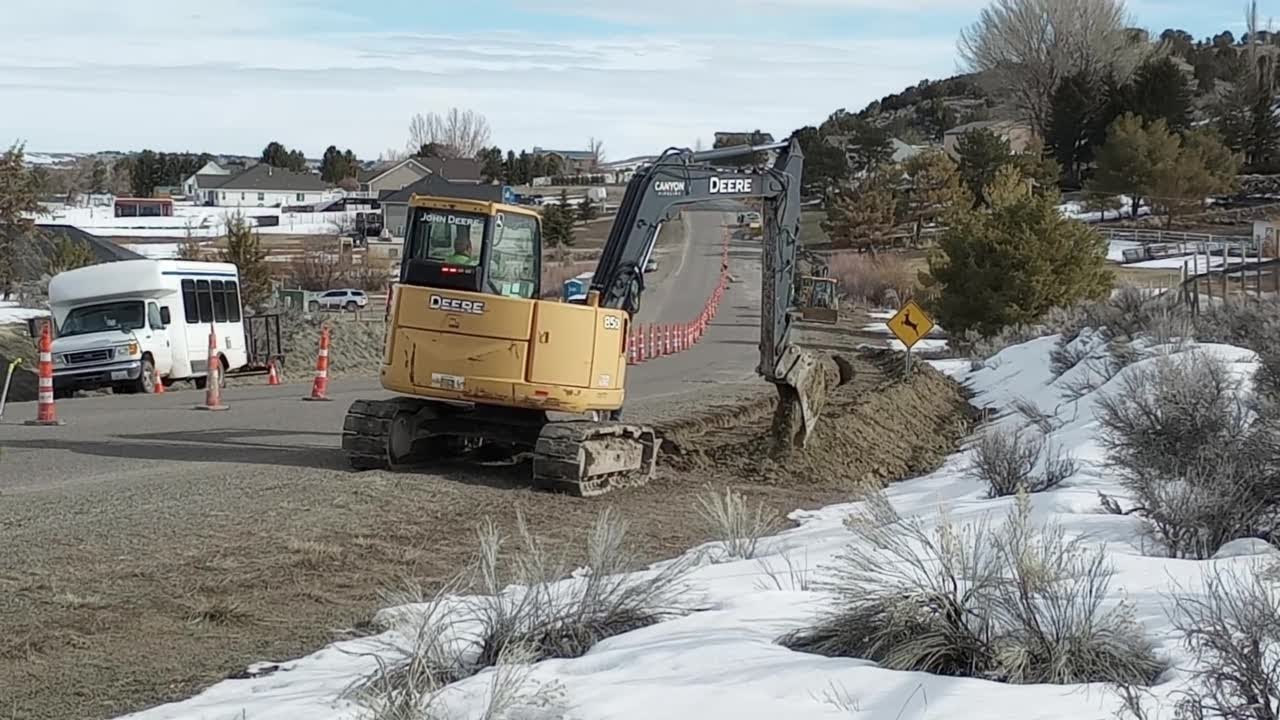 Trenching for gas line in Spring Creeek - YouTube
