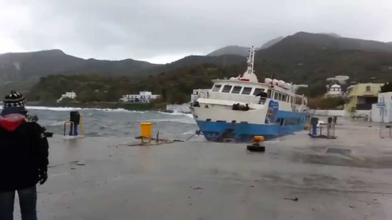 Ship in danger! - Το Παναγία Σπηλιανή κινδυνεύει μες το λιμάνι της ...