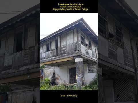 Rumah agam lama tiang besar memiliki motif ande-ande dan juga papan ...