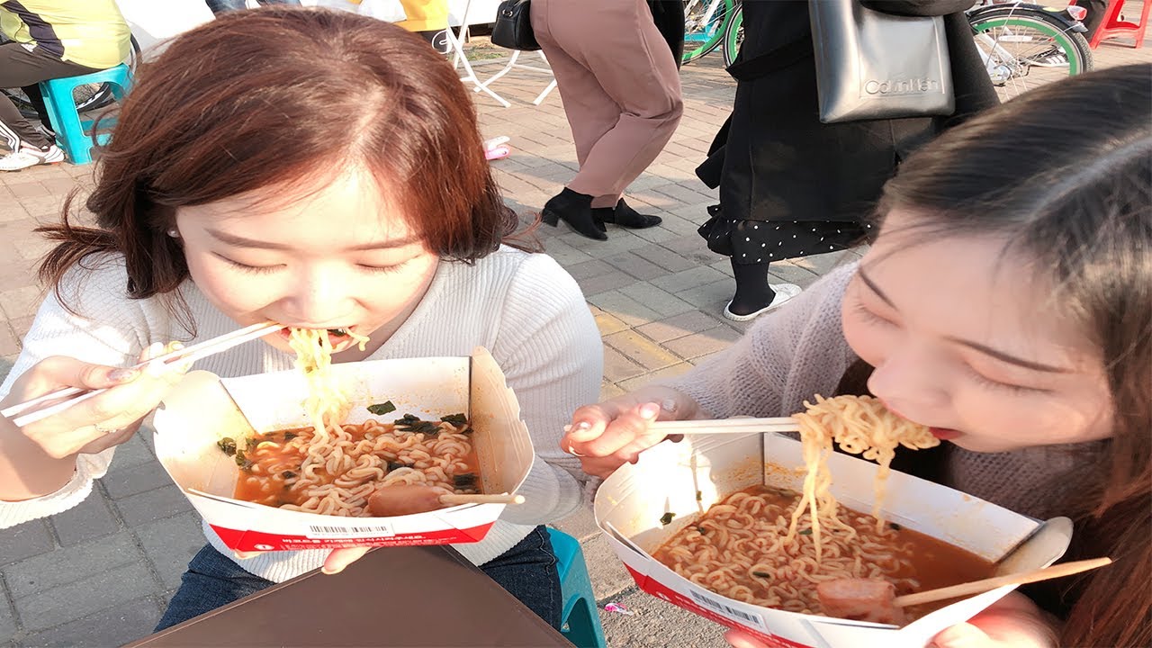 Instant noodles, Ramyeon Machine, Ramen / 한강 라면 (Han-river Park ...