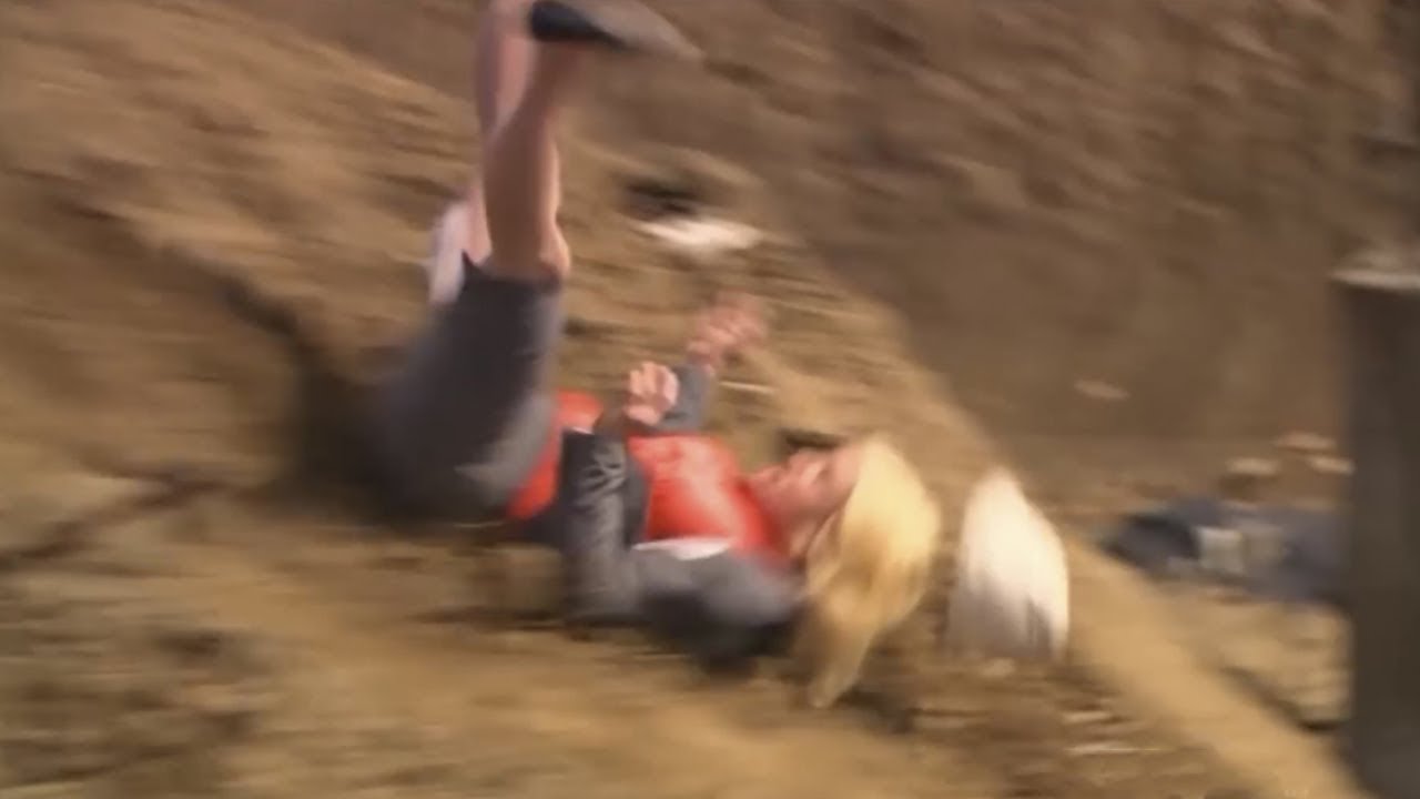 Leslie Knope falls into the pit for 1 HOUR - YouTube