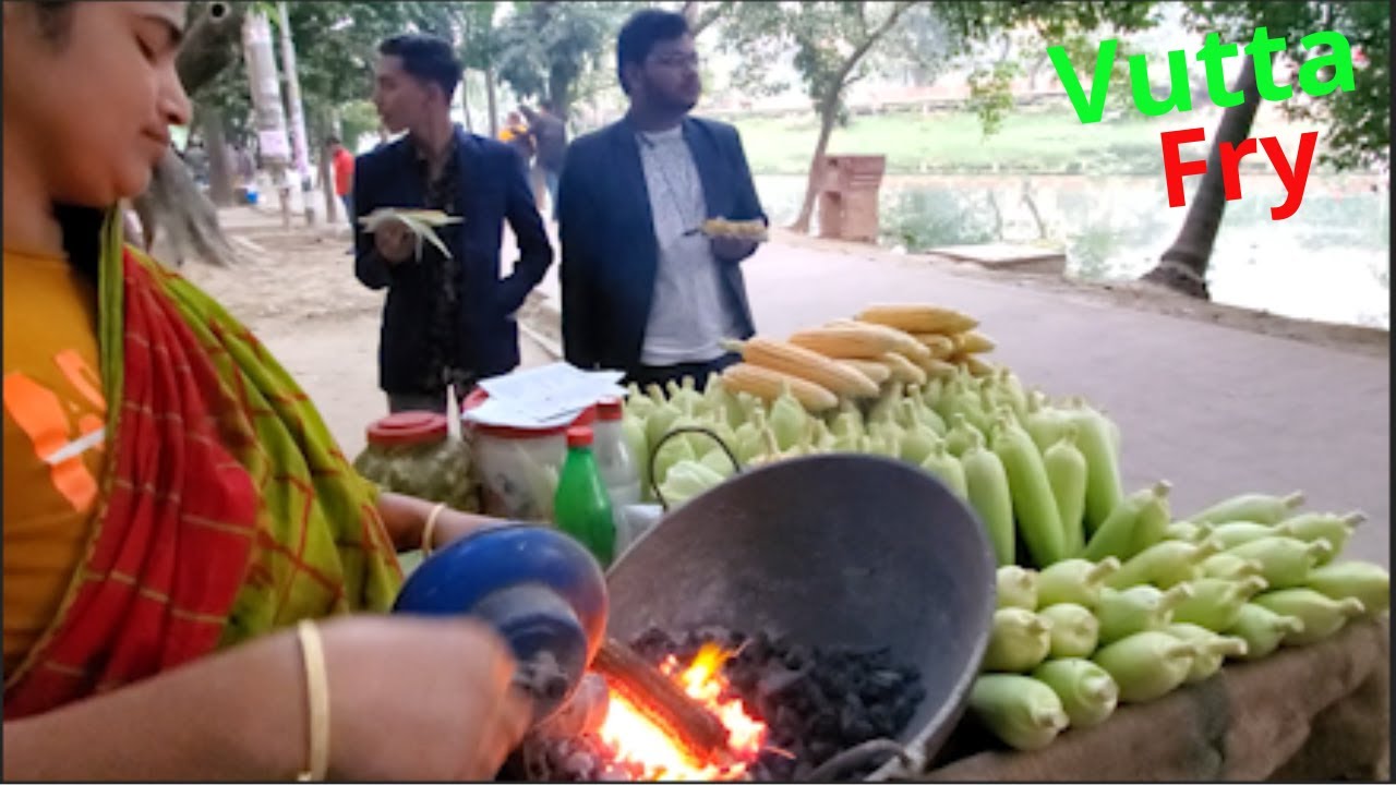 Hardworking Honest Woman Selling Grilled Corn or Vutta Fry | Roadside ...