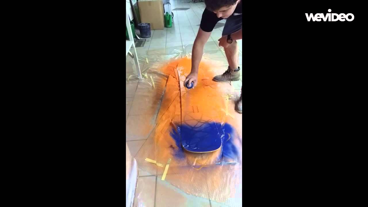 Spray painting my snowboard - YouTube