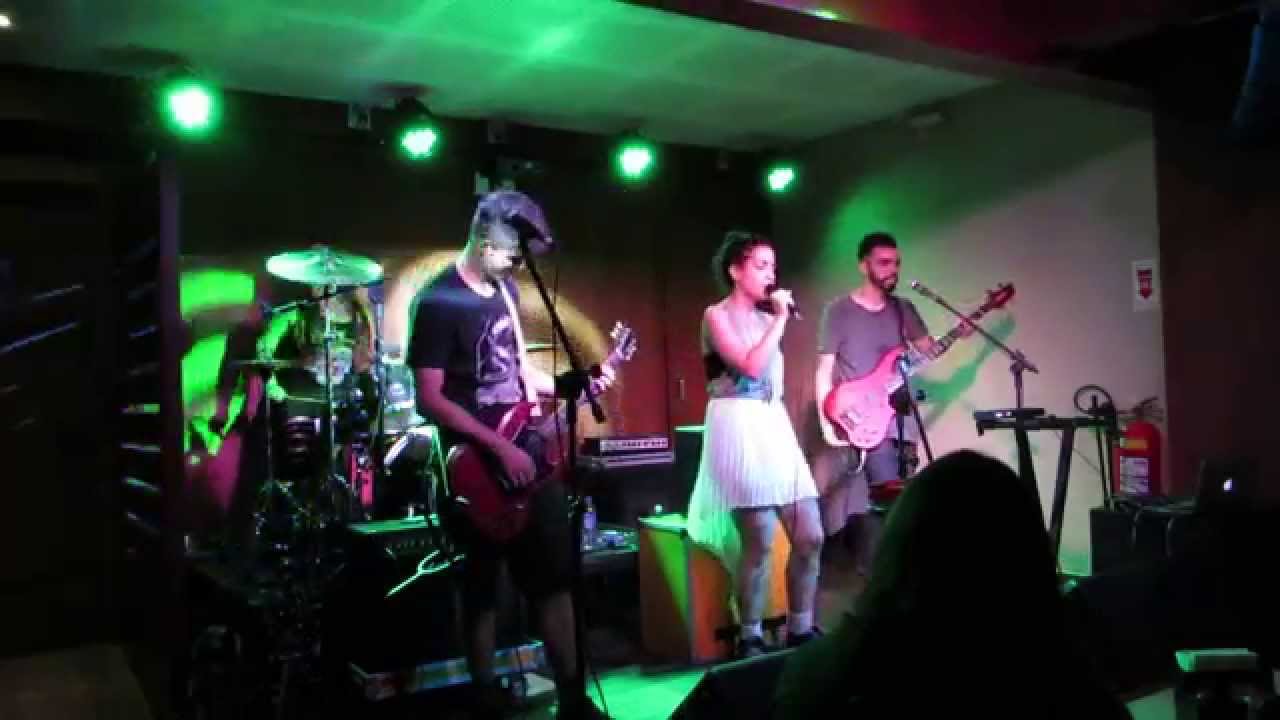 WELCOME TO THE JUNGLE - Beta Bonnie (cover) - YouTube