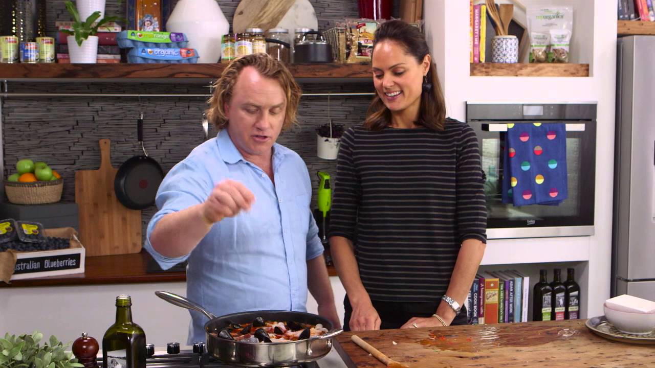 Seafood Paella with Bulgur | Good Chef Bad Chef S8 E41 - YouTube