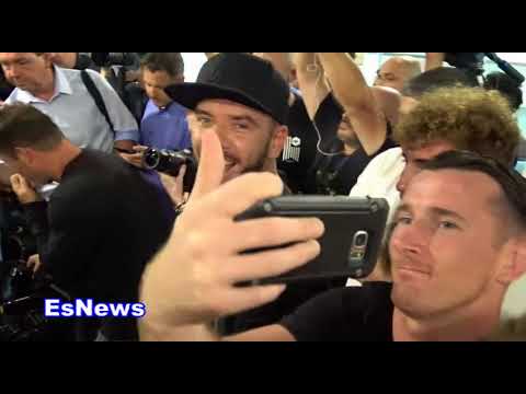 ((WOW)) look how popular conro mcgregor is behind the scene look EsNews ...