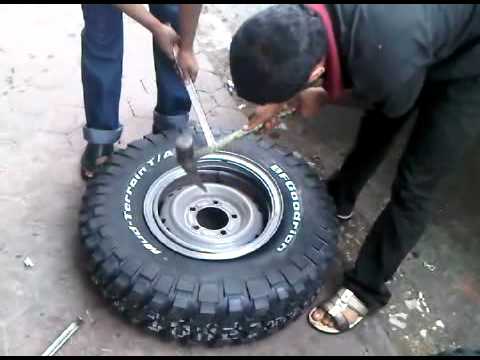 Split Rims: How NOT to install a tire on a split rim - YouTube
