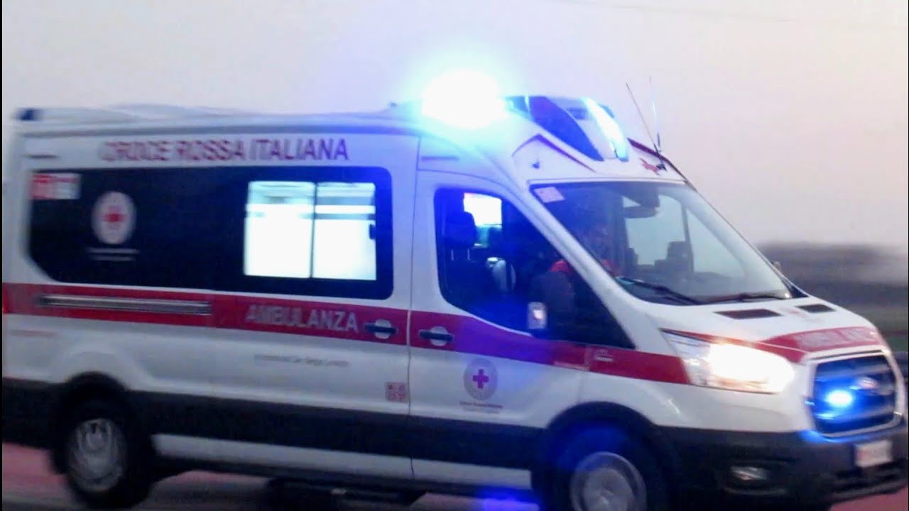 ARRIVO AMBULANZA CRI LEGNANO IN EMERGENZA(H Legnano) - YouTube