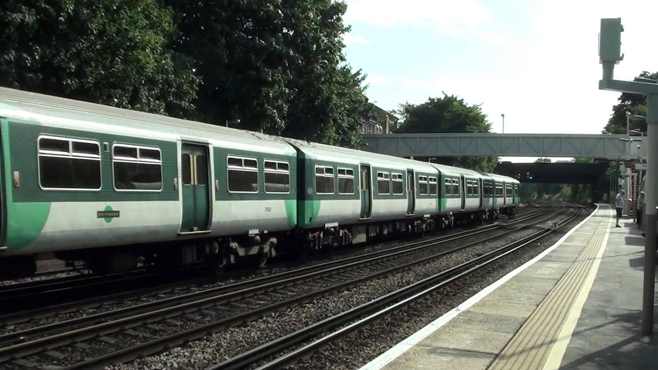 (HD) A Southern Class 455 passes south through Anerley on the fast line ...