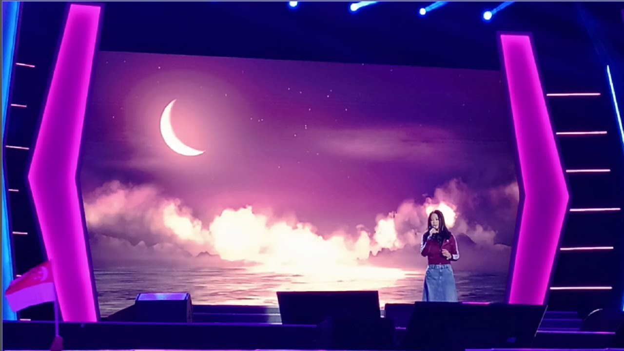 Mavis Hee Singing Moon River, 城裡的月光 At Gardens By The Bay National Day ...