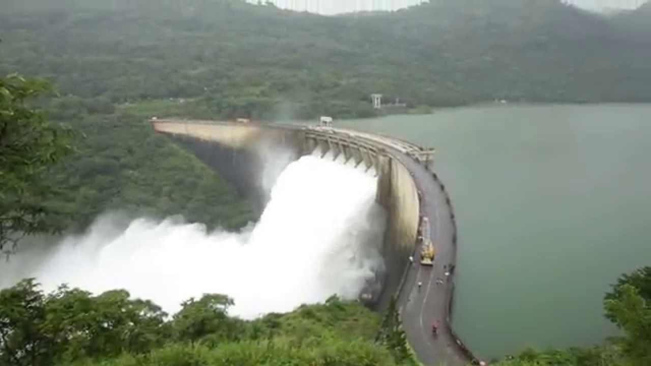 Full spill Victoria Reservoir in Sri Lanka - YouTube