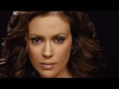 14 Sexy Photos of Alyssa Milano