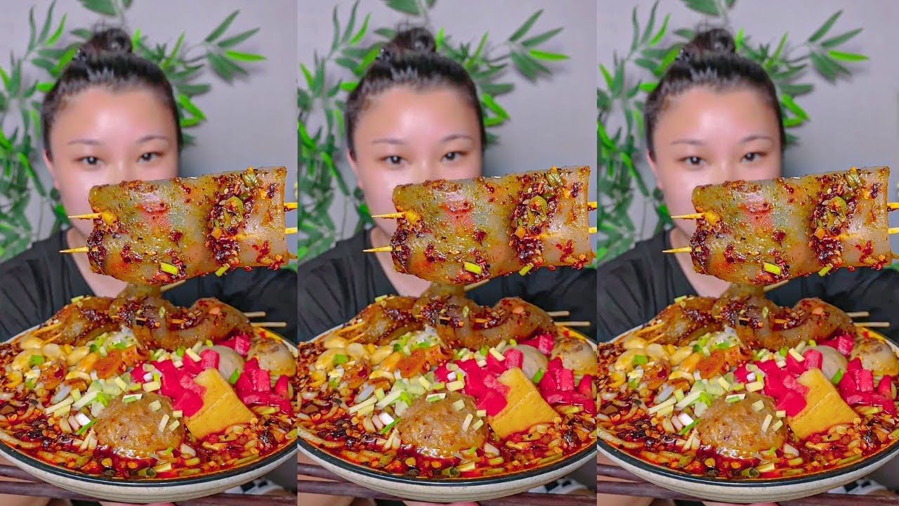 Rural Food Eating Show Slurp noodles, Stir-fried Green Peppers And ...