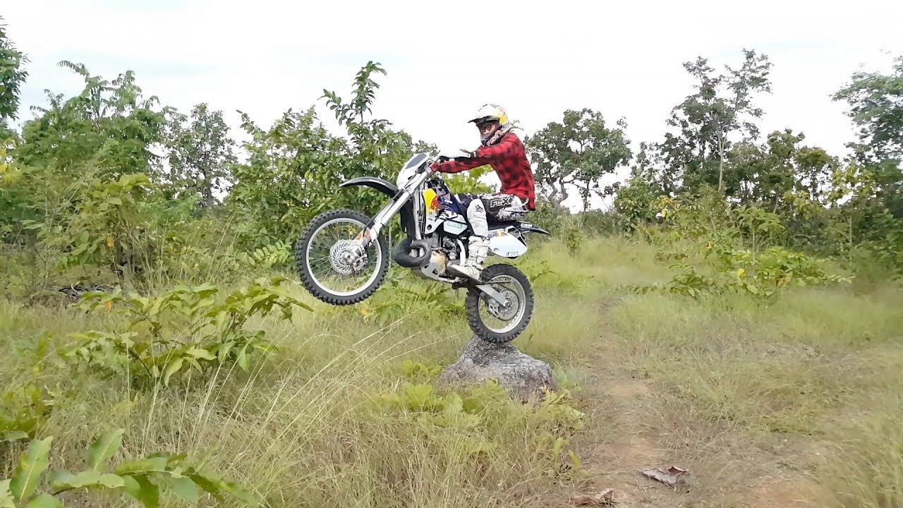 CRM250 Enduro 2t little rock practice - YouTube