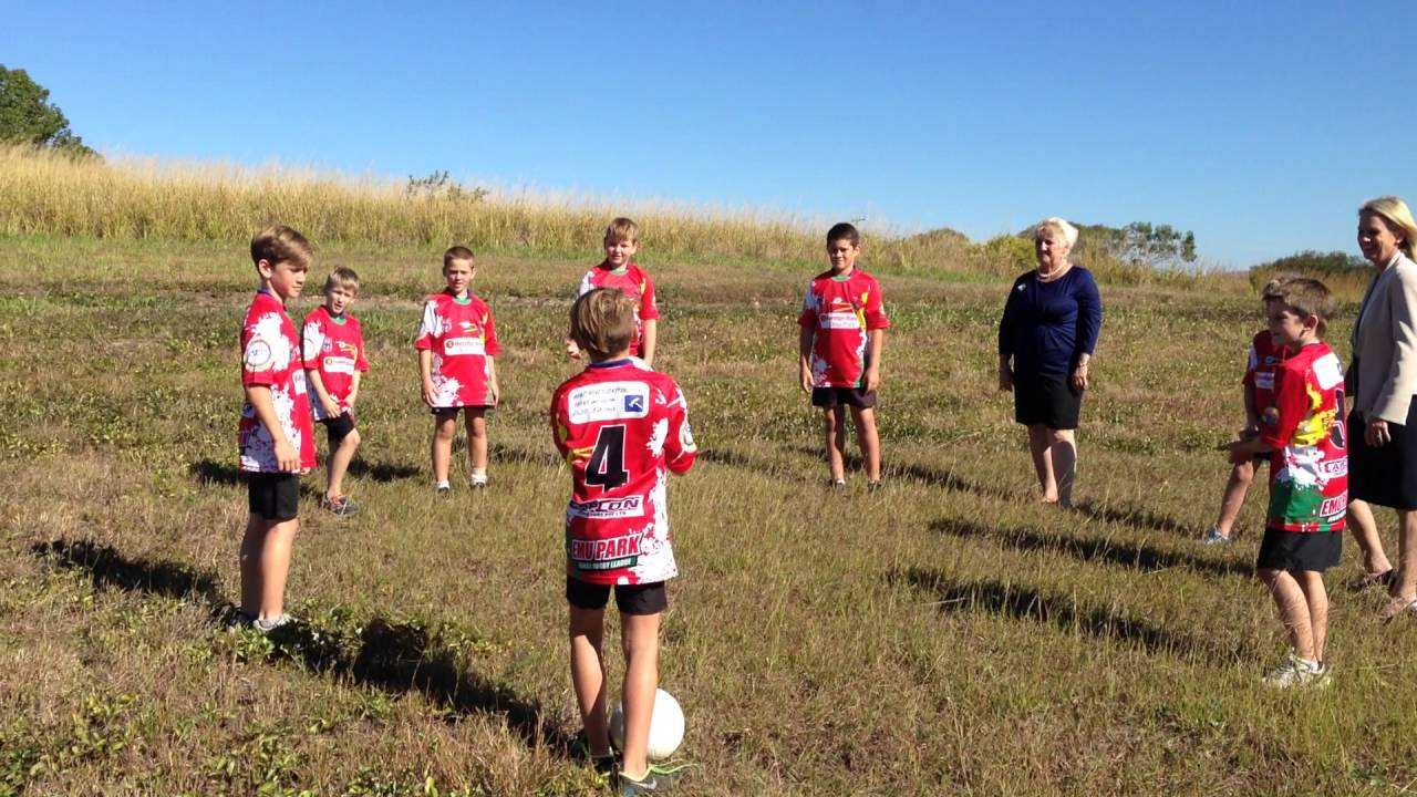 Minister Nash and Michelle kick footy with Emu Park juniors - YouTube