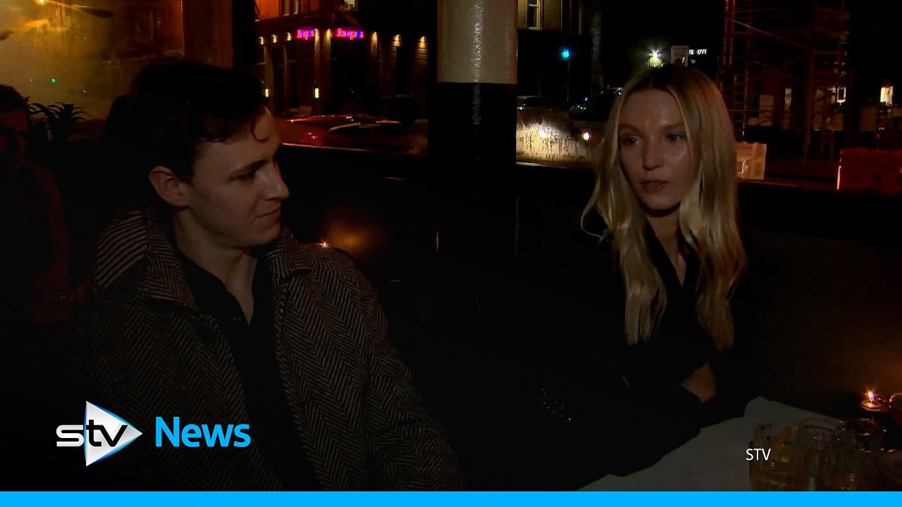 First night of 10pm curfew in pubs and restaurants - YouTube