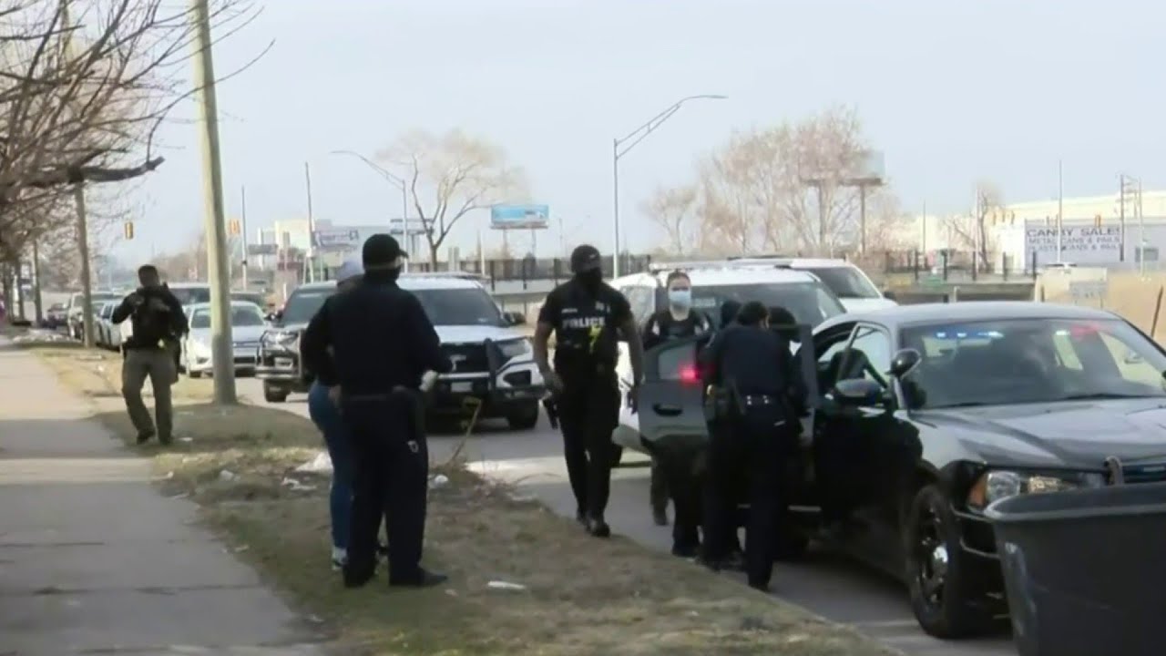 Child recovered after gas station carjacking in Detroit - YouTube