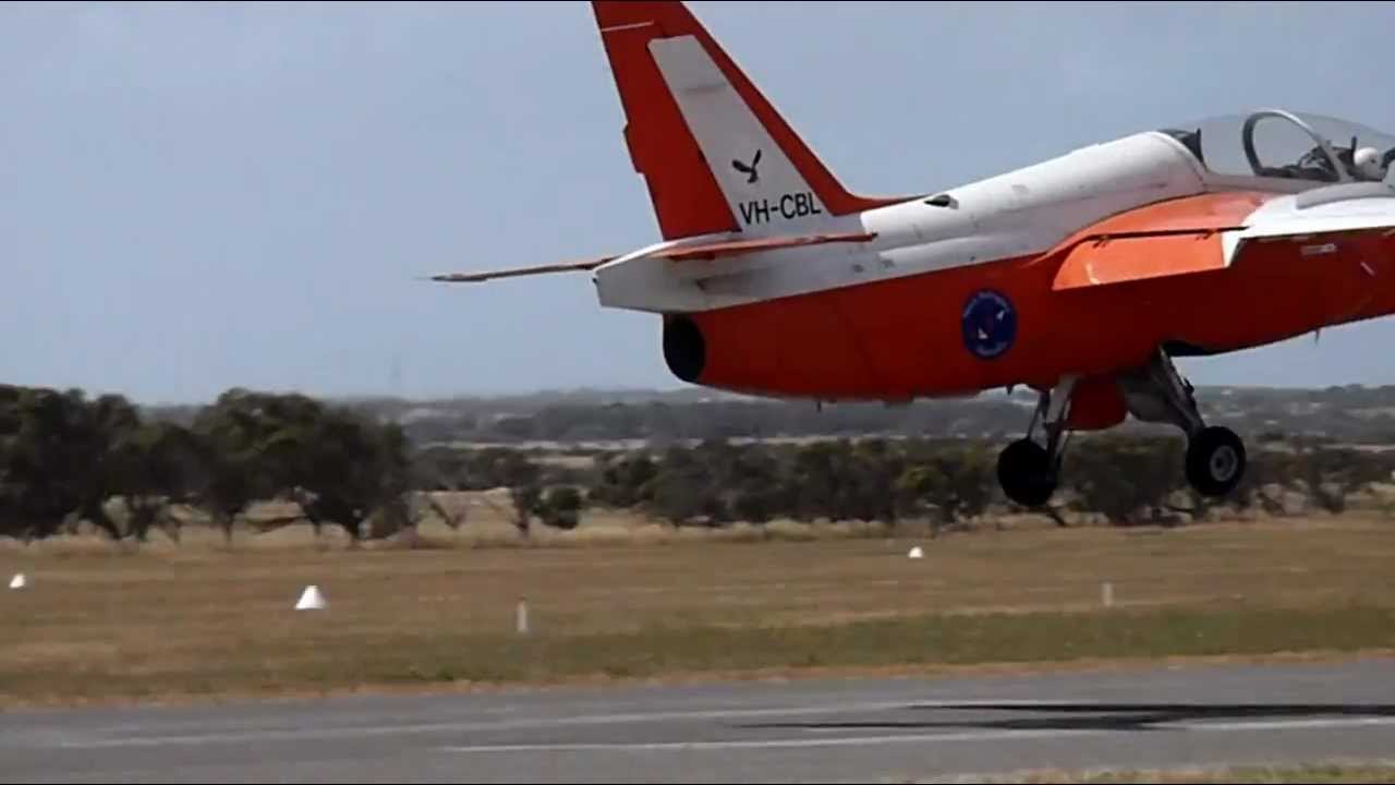 Siai Marchetti / Aermacchi S211 1st solo flight - YouTube