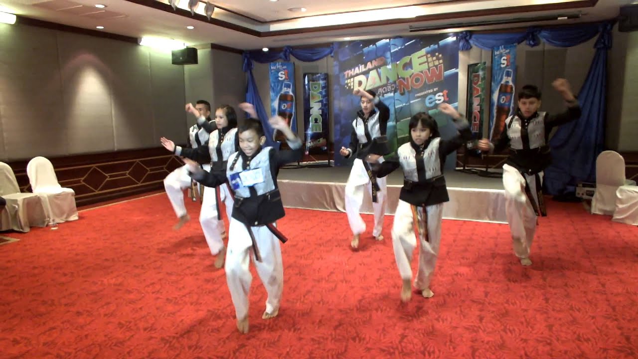 Taekwondo dance IPE Udonthani Thailand dance now เต้นสุดขั้ว - YouTube