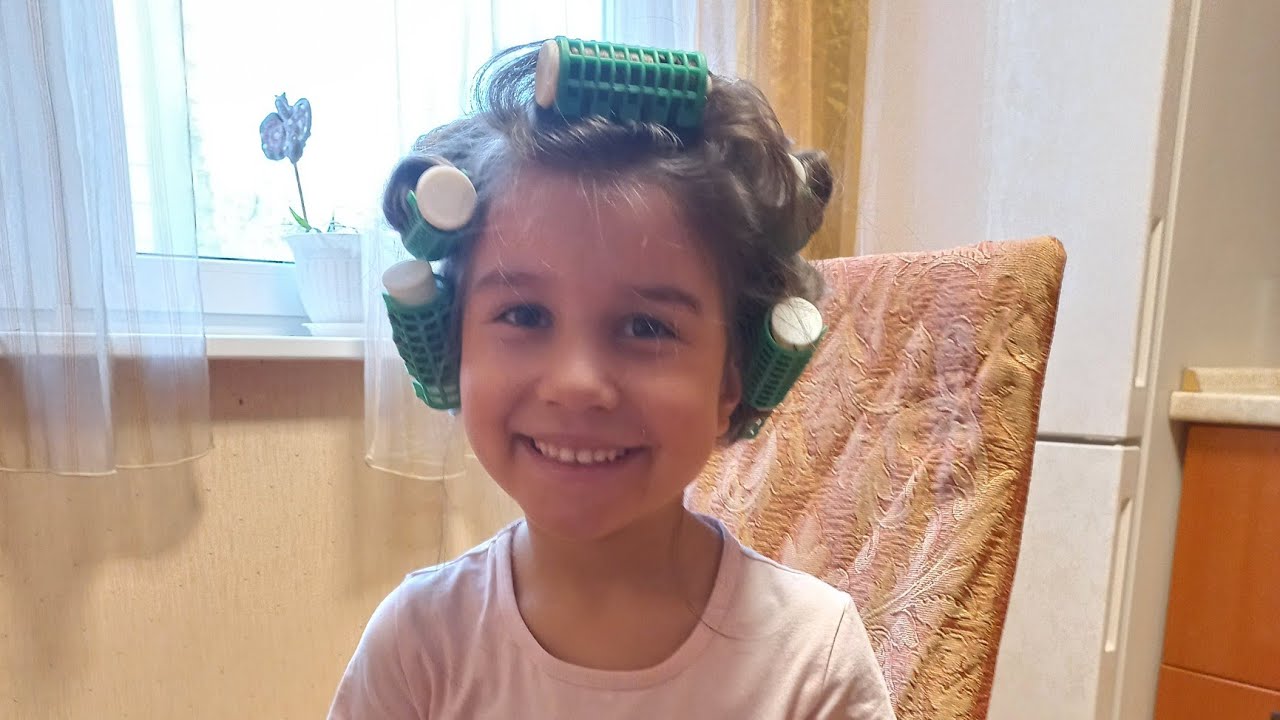 Sophia has curly hair :))) - YouTube