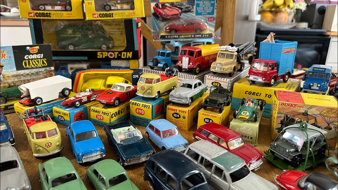 BUYING A VINTAGE TOY COLLECTION - 1950s / 1960s Corgi, Dinky Toys ...