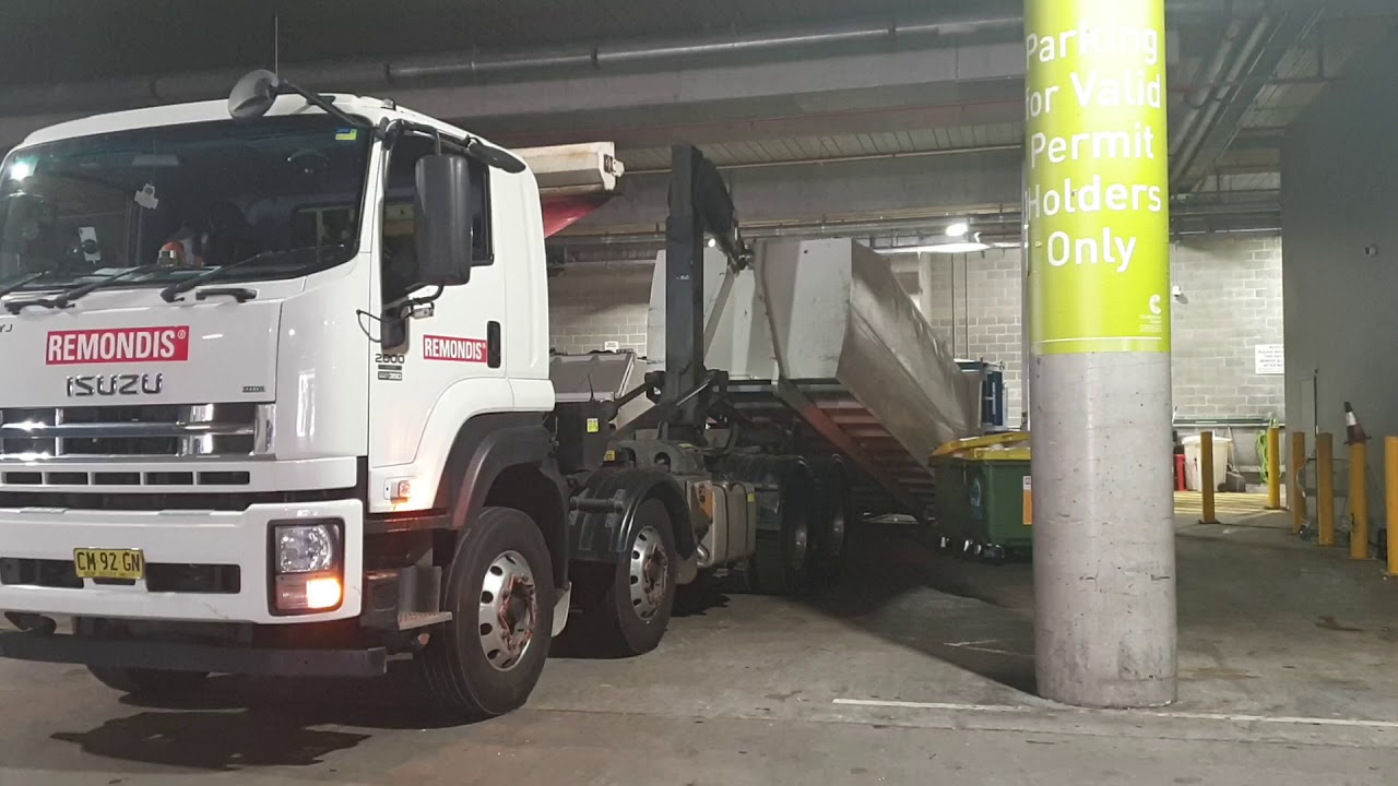 remondis collecting a cardboard compactor at charlestown square - YouTube