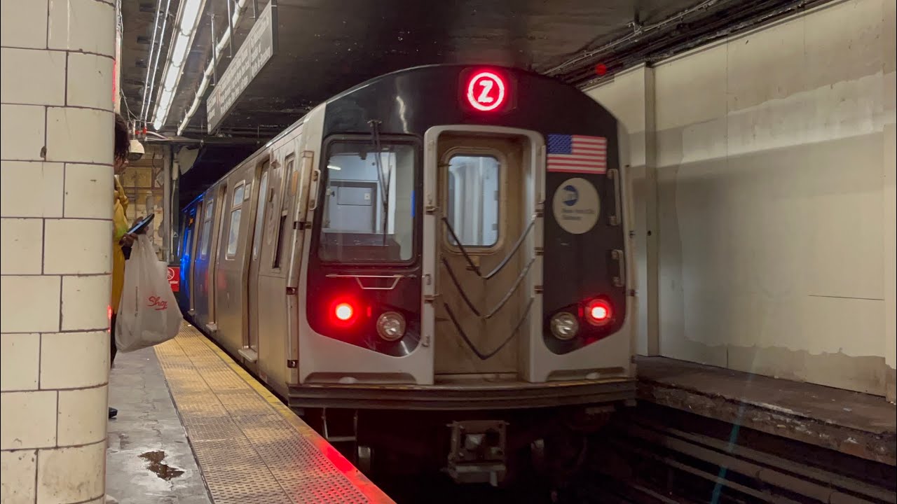 THE Z! R160A-1 Z Train at Chambers Street - YouTube