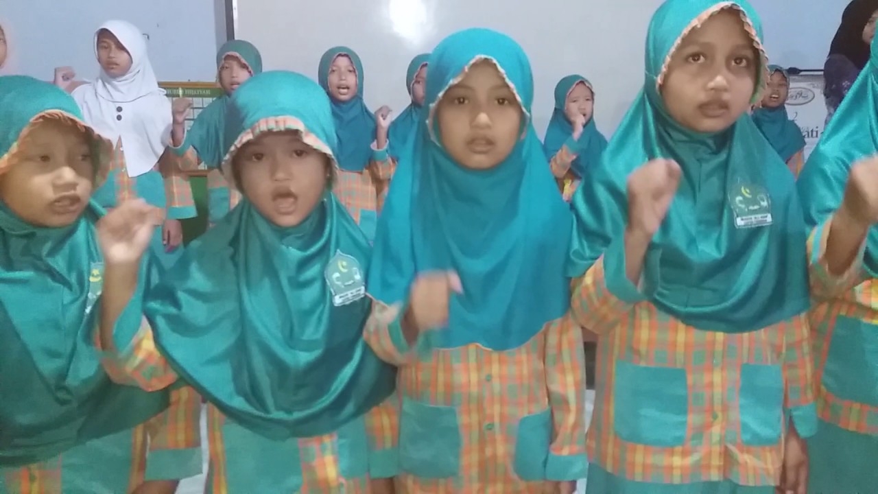 JATI DIRI Santri Madrasah Ali Adam - CINTA INDONESIA - YouTube
