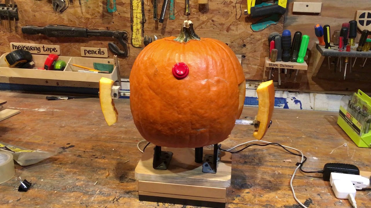 Robot pumpkin - YouTube