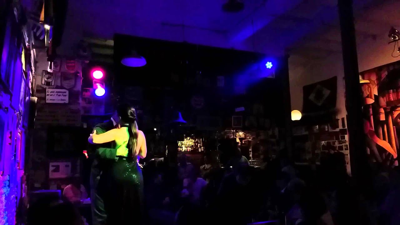 Espectáculo de tango en el bar Fun Fun de Montevideo, Uruguay. - YouTube