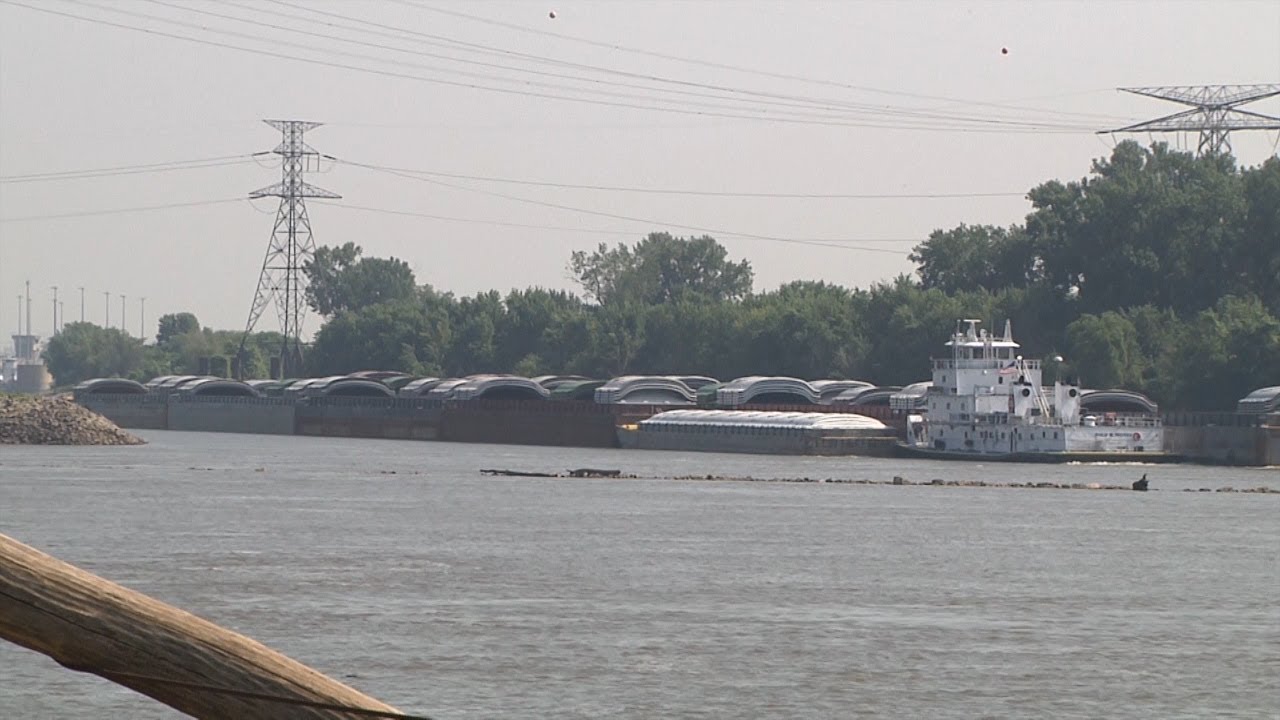 Mississippi Barge Shipping Issues - Red Wing, MN - YouTube
