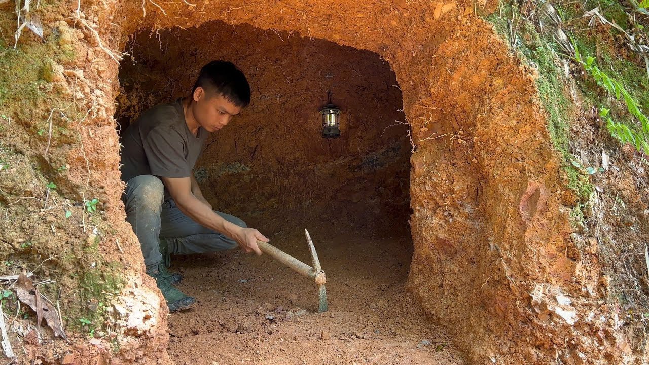 Build a warm and comfortable cave for survival, secret cave, Bushcraft ...