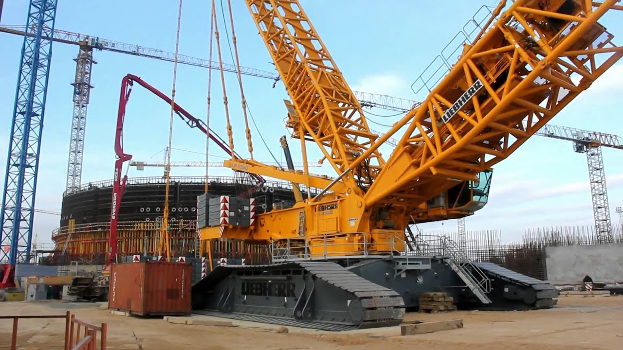 Монтаж крана "Liebherr-11350" на строительной площадке Белорусской АЭС ...