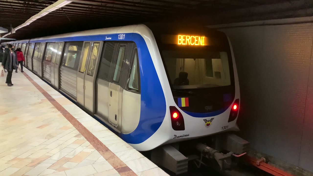 ⁽⁴ᵏ ⁶⁰ᶠᵖˢ⁾ CAF BM3 trains at UNIVERSITATE station - YouTube