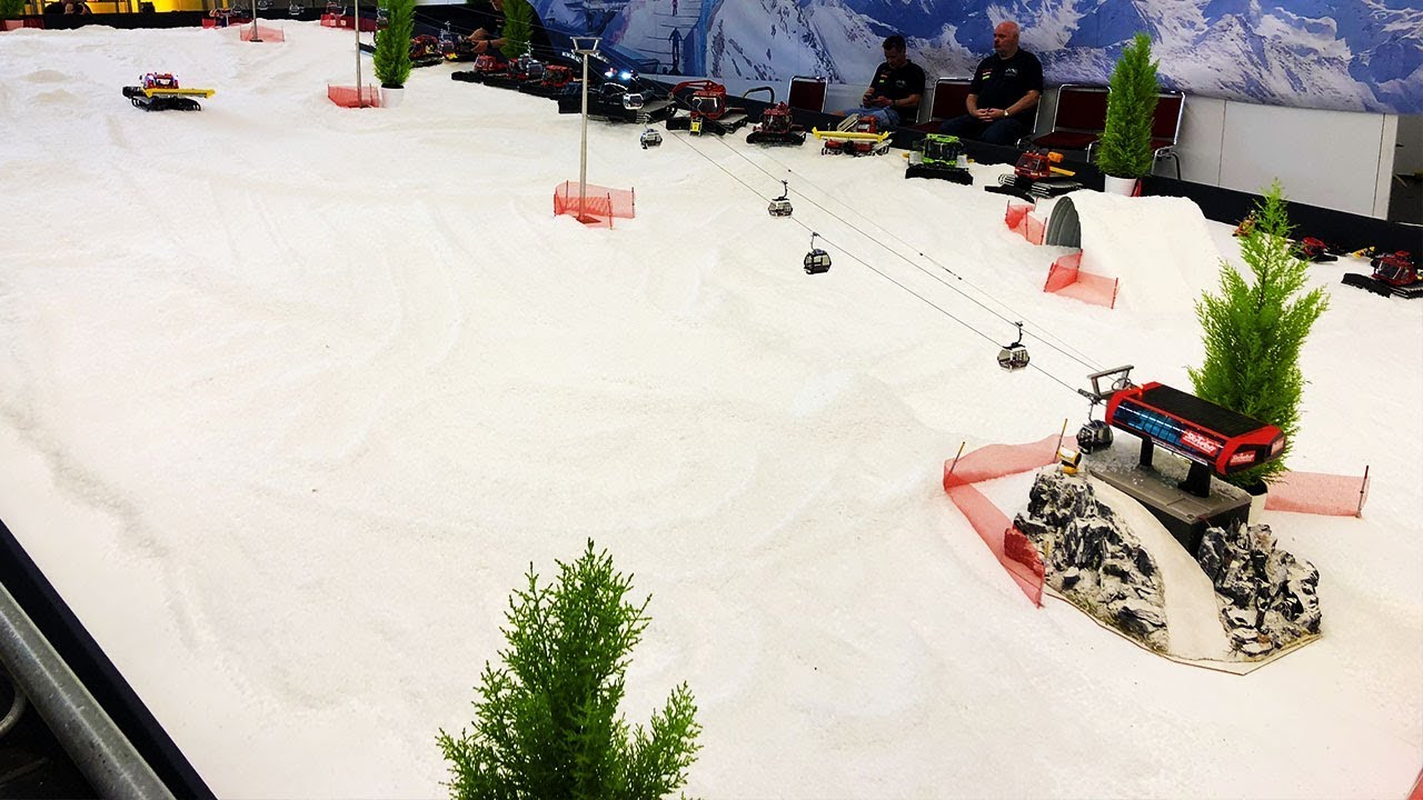 RC ski resort with snowplow & BIG piste | Dortmund 2018 EXPO | Toyz ...