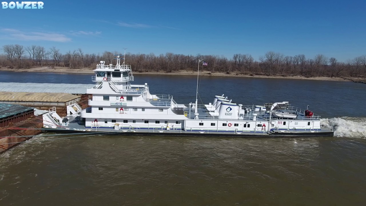 The Big Towboat Sally Archer Pushing 49 Empties Northbound - YouTube