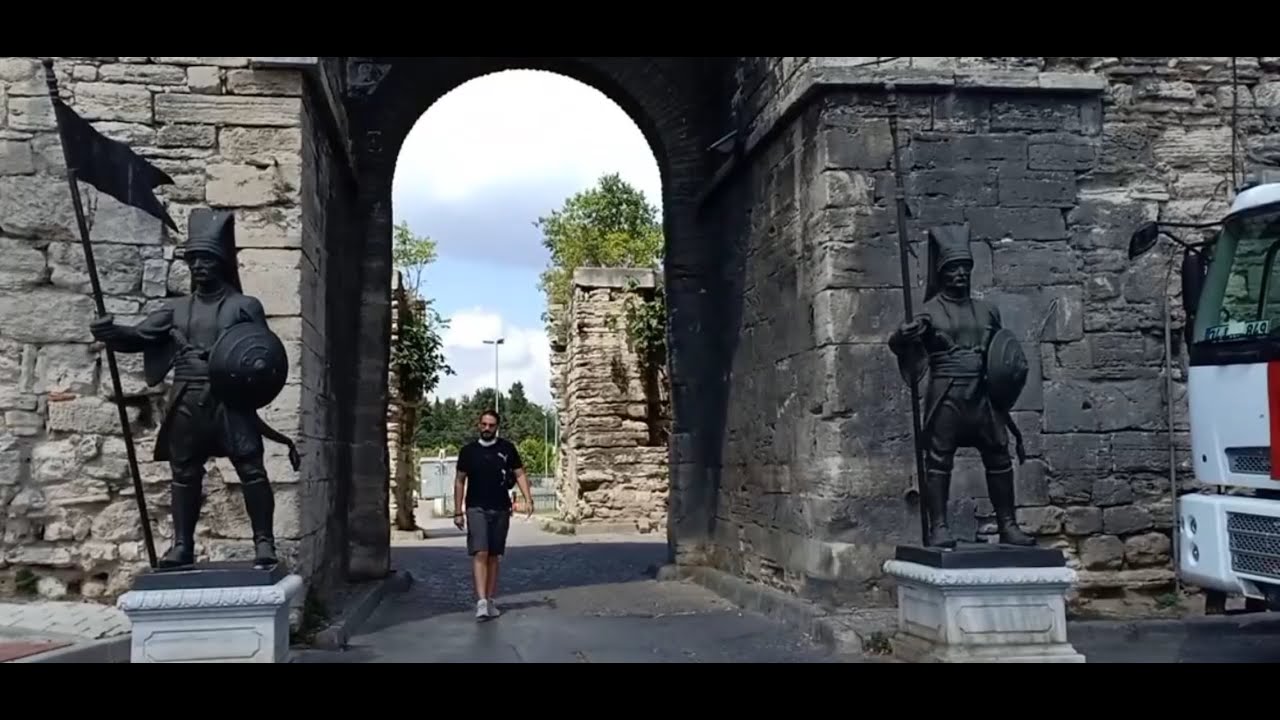 Gate St. Romanus, Kaisar terakhir Konstantin meninggal dalam penaklukan ...