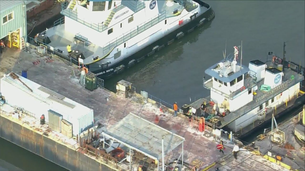 Person falls from barge into Mississippi River, crews investigating ...