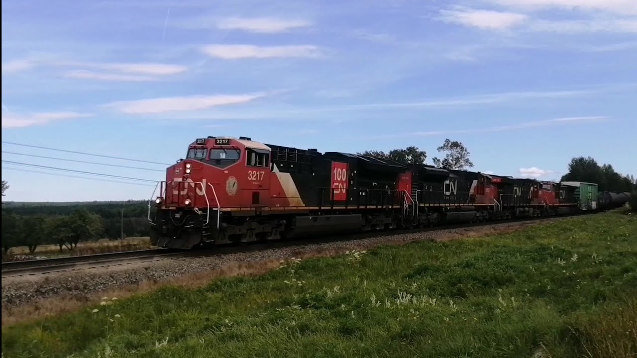 CN 305 at Red Bank NB on Sept 4, 2022 - YouTube