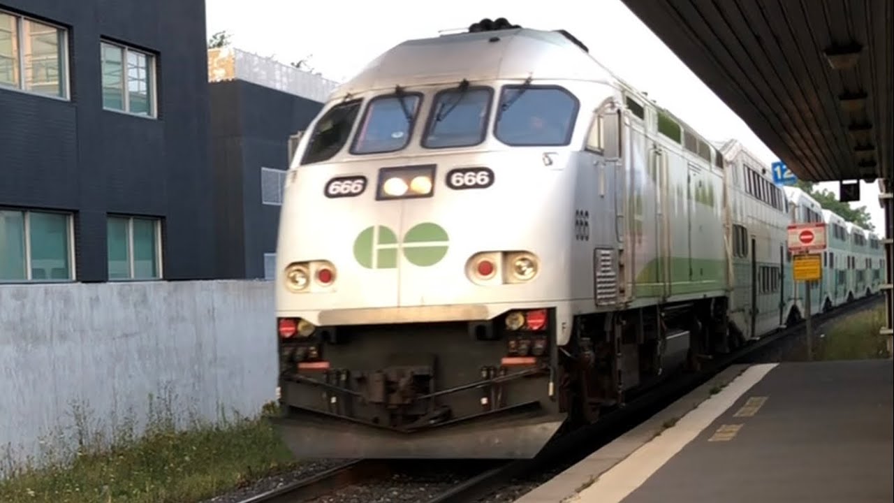 Go Train 666 Burlington go station - YouTube