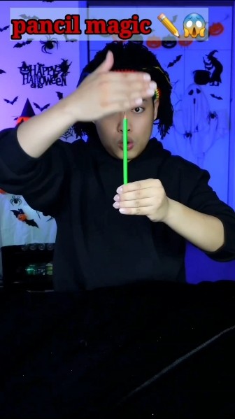 Chiếc Bút Chì Ma Thuật 🤯 #shorts #magic #trending - YouTube