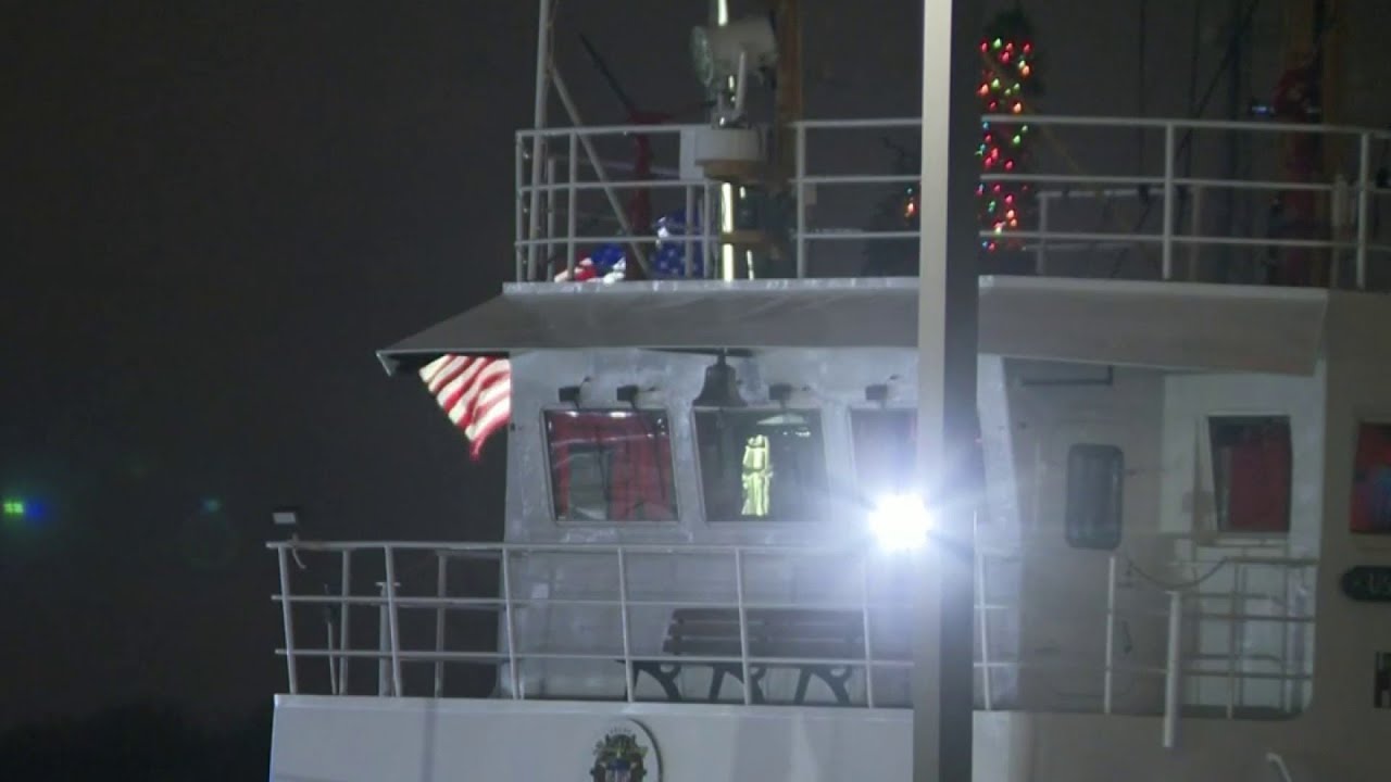 Coast Guard rescues family of stranded kayakers - YouTube