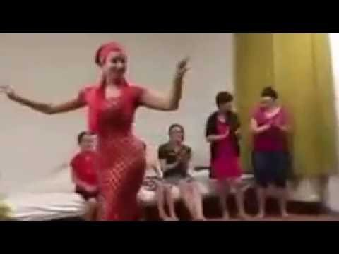 Женщина в красном.. Как ты прекрасна!