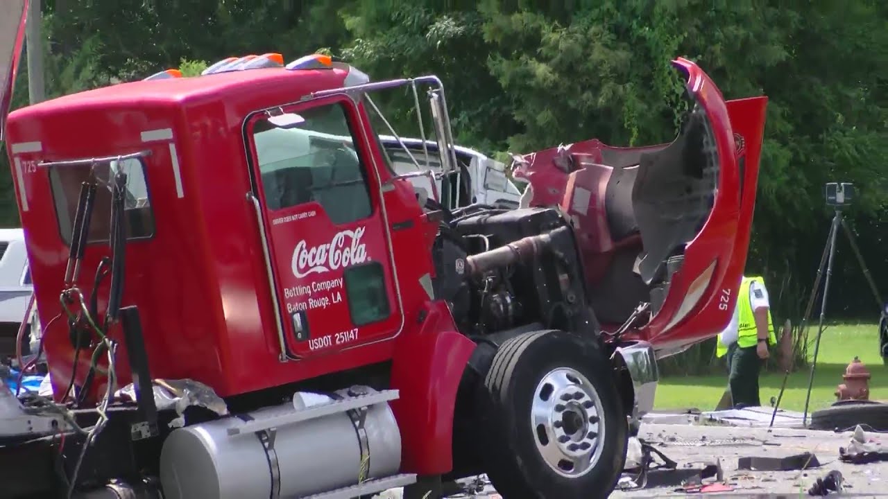 Two dead in Pointe Coupee Parish crash involving ambulance - YouTube