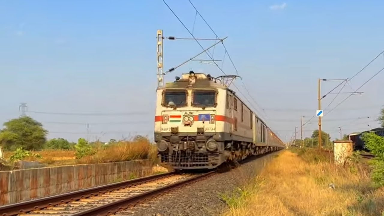 RAJDHANI EXPRESS !12441 BILASPUR NEW DELHI RAJDHANI EXPRESS - YouTube