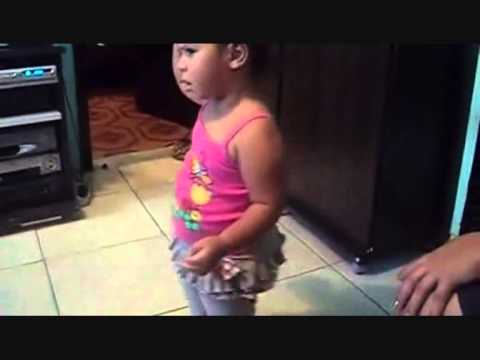 Júlia... bebê arrasa dançando funk