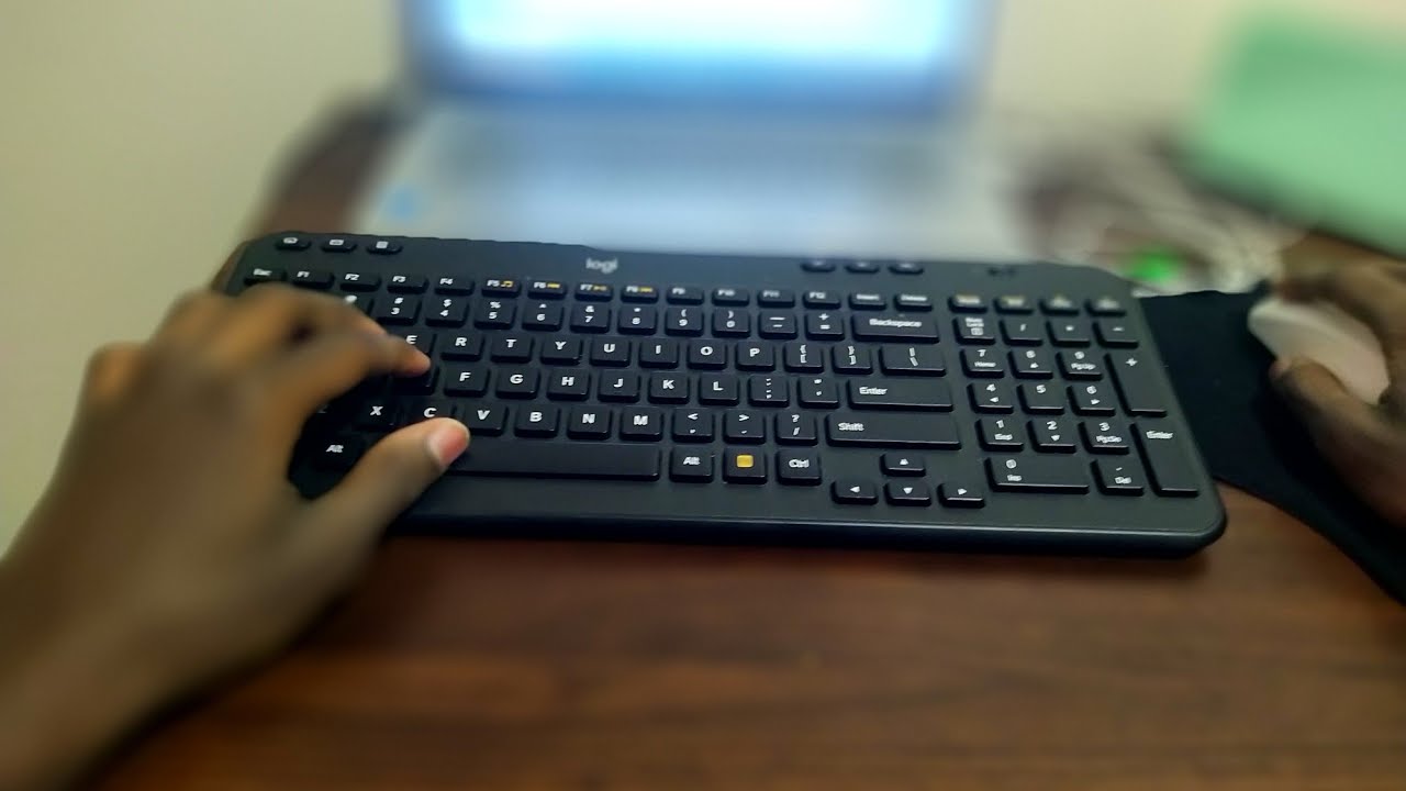 Day #1 of changing my Keyboard and mouse hand positions - YouTube