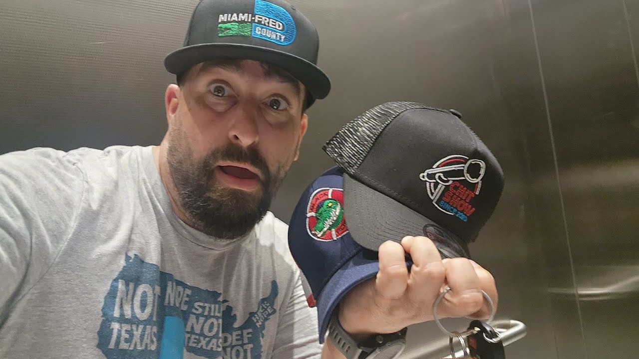 Chit Show Merchandise Live ! - YouTube