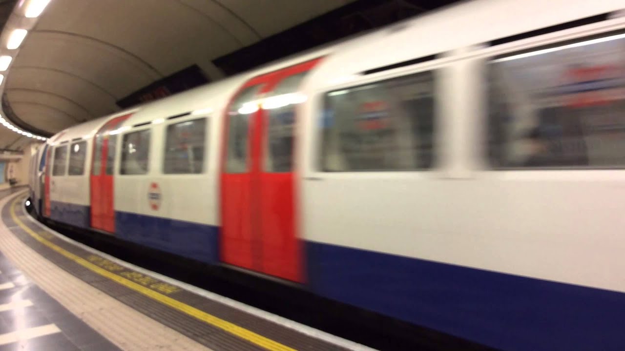 Bakerloo Line Train At Waterloo - YouTube