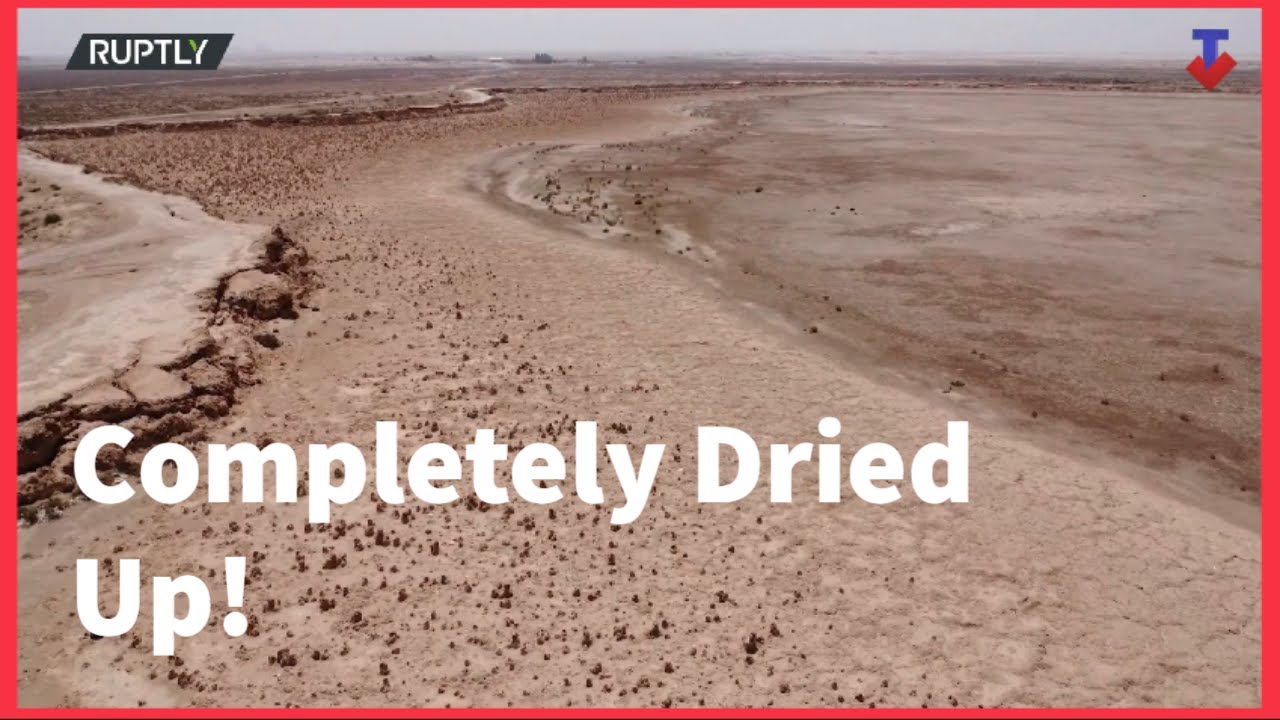 Lake Sawa in Iraq completely dried up and became a garbage dump - YouTube